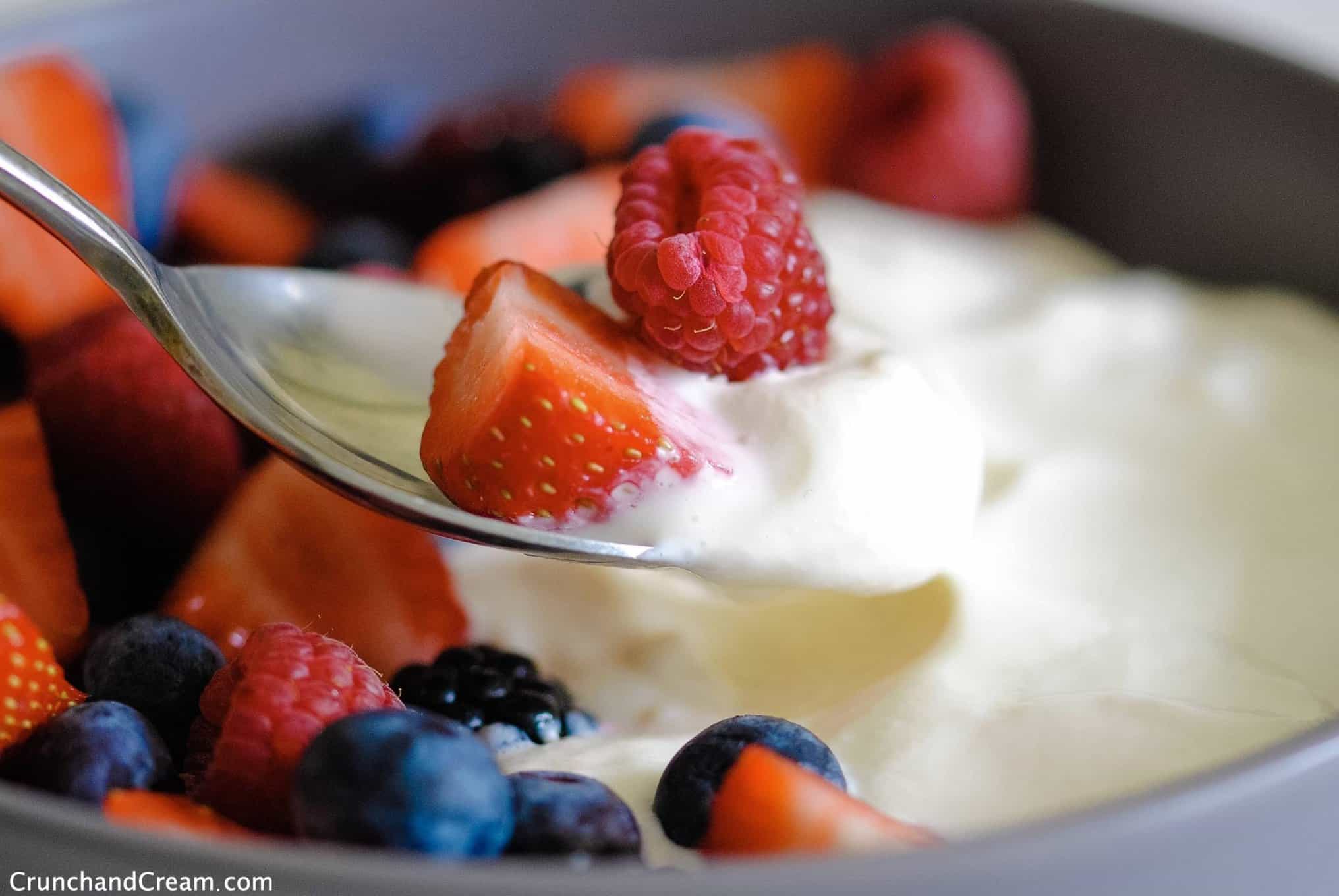 Berry Cheesecake Breakfast Bowl - Crunch & Cream
